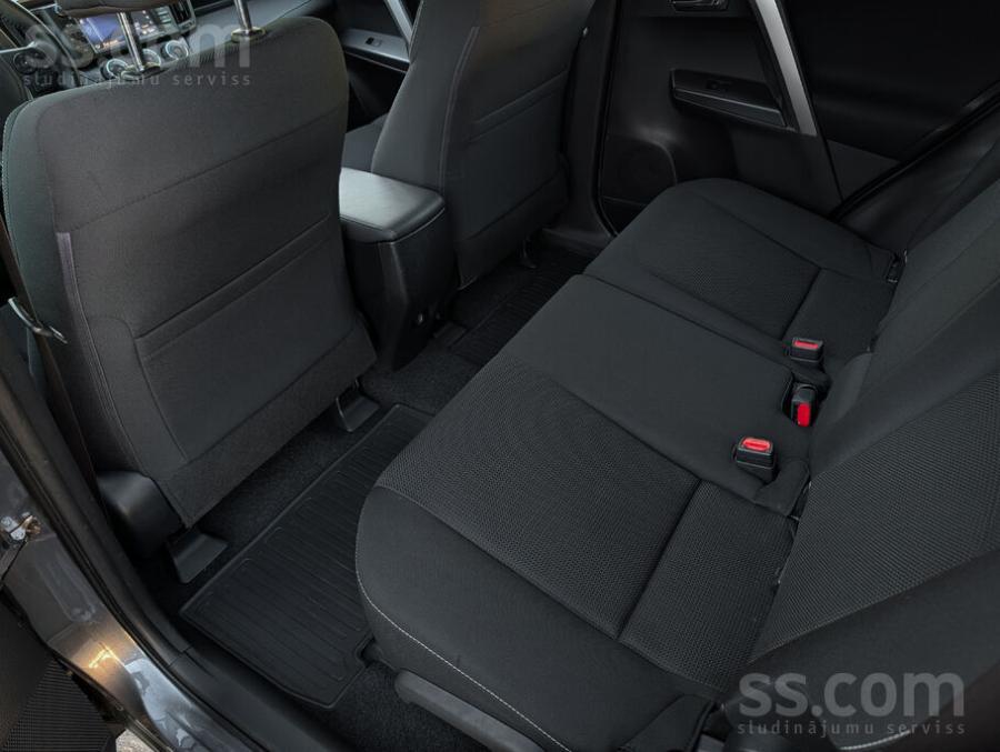 Grey Toyota RAV4 2017 in Jurmala, with an engine capacity of 2.00 L and mileage of 293 thousand km for 12950 €, photo 15 on AUTOMOTO.COM.LV