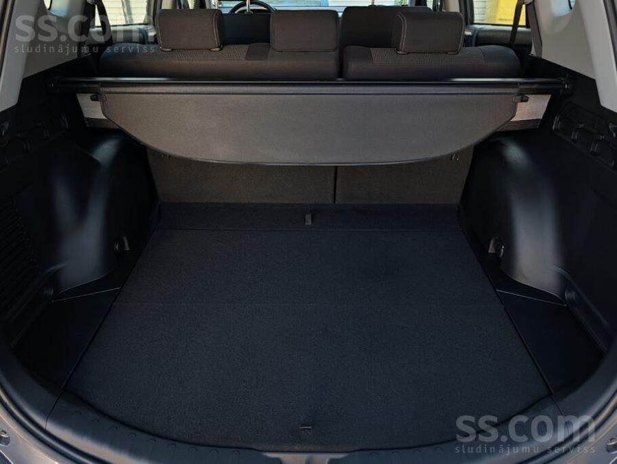 Grey Toyota RAV4 2017 in Jurmala, with an engine capacity of 2.00 L and mileage of 293 thousand km for 12950 €, photo 16 on AUTOMOTO.COM.LV