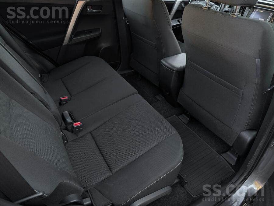 Grey Toyota RAV4 2017 in Jurmala, with an engine capacity of 2.00 L and mileage of 293 thousand km for 12950 €, photo 17 on AUTOMOTO.COM.LV