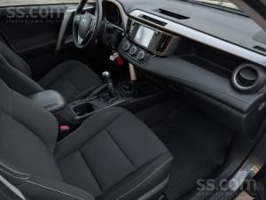 Grey Toyota RAV4 2017 in Jurmala, with an engine capacity of 2.00 L and mileage of 293 thousand km for 12950 €, photo 18 on AUTOMOTO.COM.LV