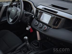 Grey Toyota RAV4 2017 in Jurmala, with an engine capacity of 2.00 L and mileage of 293 thousand km for 12950 €, photo 20 on AUTOMOTO.COM.LV