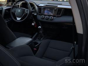 Grey Toyota RAV4 2017 in Jurmala, with an engine capacity of 2.00 L and mileage of 293 thousand km for 12950 €, photo 21 on AUTOMOTO.COM.LV