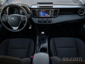 Grey Toyota RAV4 2017 in Jurmala, with an engine capacity of 2.00 L and mileage of 293 thousand km for 12950 €, photo 22 on AUTOMOTO.COM.LV