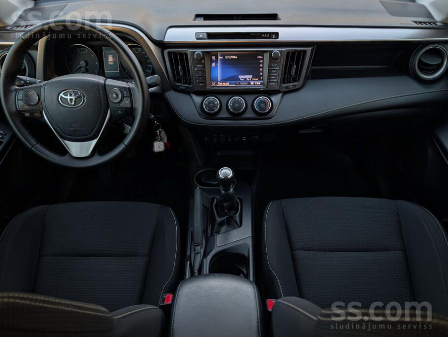 Grey Toyota RAV4 2017 in Jurmala, with an engine capacity of 2.00 L and mileage of 293 thousand km for 12950 €, photo 22 on AUTOMOTO.COM.LV