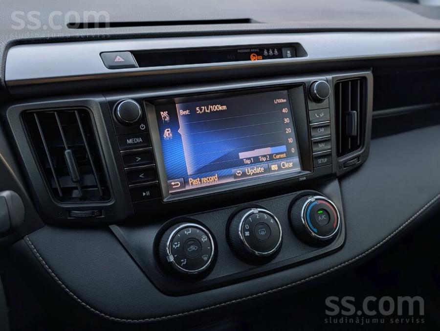 Grey Toyota RAV4 2017 in Jurmala, with an engine capacity of 2.00 L and mileage of 293 thousand km for 12950 €, photo 24 on AUTOMOTO.COM.LV
