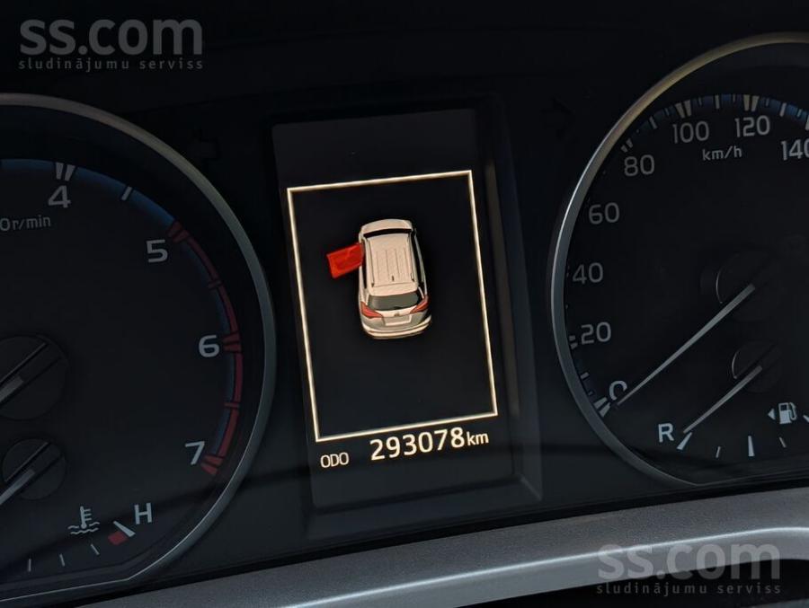 Grey Toyota RAV4 2017 in Jurmala, with an engine capacity of 2.00 L and mileage of 293 thousand km for 12950 €, photo 31 on AUTOMOTO.COM.LV