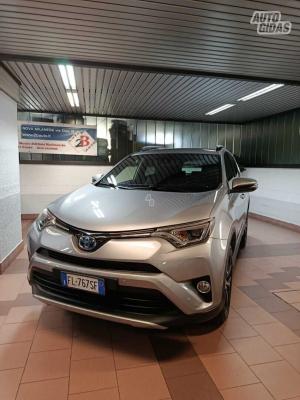 Pelēks Toyota RAV4 2017 Kauņa, ar dzinēja tilpumu 2.50 L un nobraukumu 149 tūkst. km par 17900 €, foto  vietnē AUTOMOTO.COM.LV