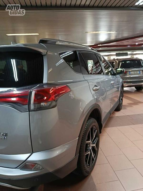 Grey Toyota RAV4 2017 in Kaunas, with an engine capacity of 2.50 L and mileage of 149 thousand km for 17900 €, photo 2 on AUTOMOTO.COM.LV