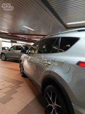 Pelēks Toyota RAV4 2017 Kauņa, ar dzinēja tilpumu 2.50 L un nobraukumu 149 tūkst. km par 17900 €, foto 5 vietnē AUTOMOTO.COM.LV