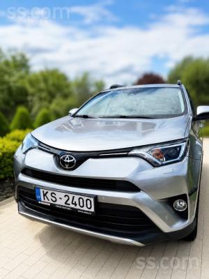 Grey Toyota RAV4 2017 in Rezekne, with an engine capacity of 2.00 L and mileage of 66 thousand km for 18500 €, photo  on AUTOMOTO.COM.LV