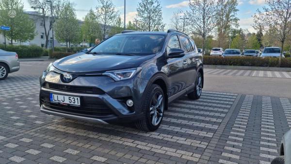Grey Toyota RAV4 2017 in Vilnius, with an engine capacity of 2.49 L and mileage of 54 thousand km for 17000 €, photo 2 on AUTOMOTO.COM.LV