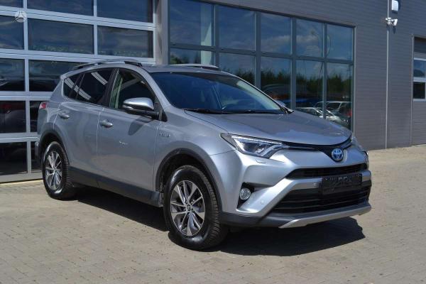 Grey Toyota RAV4 2017 in Vilnius, with an engine capacity of 2.49 L and mileage of 241 thousand km for 15000 €, photo 5 on AUTOMOTO.COM.LV