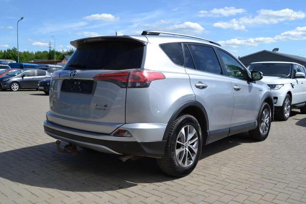 Grey Toyota RAV4 2017 in Vilnius, with an engine capacity of 2.49 L and mileage of 241 thousand km for 15000 €, photo 10 on AUTOMOTO.COM.LV