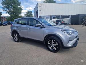 Grey Toyota RAV4 2017 in Ukmerge, with an engine capacity of 2.00 L and mileage of 139 thousand km for 12500 €, photo 6 on AUTOMOTO.COM.LV
