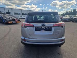 Grey Toyota RAV4 2017 in Ukmerge, with an engine capacity of 2.00 L and mileage of 139 thousand km for 12500 €, photo 8 on AUTOMOTO.COM.LV