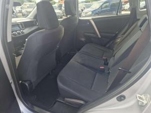 Grey Toyota RAV4 2017 in Ukmerge, with an engine capacity of 2.00 L and mileage of 139 thousand km for 12500 €, photo 11 on AUTOMOTO.COM.LV