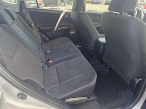 Grey Toyota RAV4 2017 in Ukmerge, with an engine capacity of 2.00 L and mileage of 139 thousand km for 12500 €, photo 13 on AUTOMOTO.COM.LV