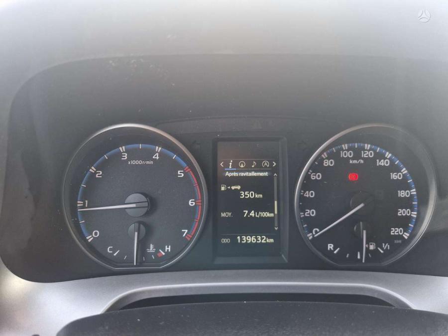 Grey Toyota RAV4 2017 in Ukmerge, with an engine capacity of 2.00 L and mileage of 139 thousand km for 12500 €, photo 20 on AUTOMOTO.COM.LV