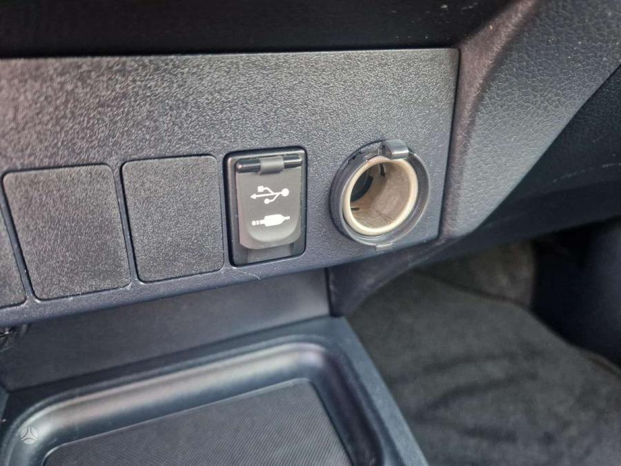 Grey Toyota RAV4 2017 in Ukmerge, with an engine capacity of 2.00 L and mileage of 139 thousand km for 12500 €, photo 21 on AUTOMOTO.COM.LV