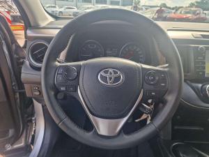 Grey Toyota RAV4 2017 in Ukmerge, with an engine capacity of 2.00 L and mileage of 139 thousand km for 12500 €, photo 25 on AUTOMOTO.COM.LV