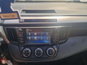 Grey Toyota RAV4 2017 in Ukmerge, with an engine capacity of 2.00 L and mileage of 139 thousand km for 12500 €, photo 26 on AUTOMOTO.COM.LV