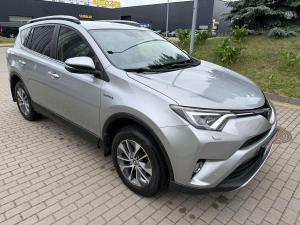 Grey Toyota RAV4 2017 in Vilnius, with an engine capacity of 2.49 L and mileage of 228 thousand km for 15600 €, photo 3 on AUTOMOTO.COM.LV