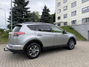 Grey Toyota RAV4 2017 in Vilnius, with an engine capacity of 2.49 L and mileage of 228 thousand km for 15600 €, photo 6 on AUTOMOTO.COM.LV
