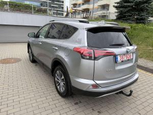 Grey Toyota RAV4 2017 in Vilnius, with an engine capacity of 2.49 L and mileage of 228 thousand km for 15600 €, photo 12 on AUTOMOTO.COM.LV