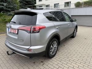 Grey Toyota RAV4 2017 in Vilnius, with an engine capacity of 2.49 L and mileage of 228 thousand km for 15600 €, photo 13 on AUTOMOTO.COM.LV