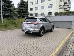 Grey Toyota RAV4 2017 in Vilnius, with an engine capacity of 2.49 L and mileage of 228 thousand km for 15600 €, photo 15 on AUTOMOTO.COM.LV