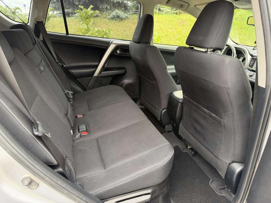 Grey Toyota RAV4 2017 in Vilnius, with an engine capacity of 2.49 L and mileage of 228 thousand km for 15600 €, photo 20 on AUTOMOTO.COM.LV