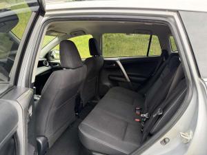 Grey Toyota RAV4 2017 in Vilnius, with an engine capacity of 2.49 L and mileage of 228 thousand km for 15600 €, photo 21 on AUTOMOTO.COM.LV
