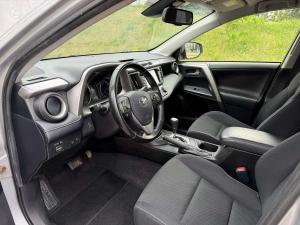 Grey Toyota RAV4 2017 in Vilnius, with an engine capacity of 2.49 L and mileage of 228 thousand km for 15600 €, photo 22 on AUTOMOTO.COM.LV