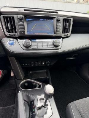 Grey Toyota RAV4 2017 in Vilnius, with an engine capacity of 2.49 L and mileage of 228 thousand km for 15600 €, photo 23 on AUTOMOTO.COM.LV