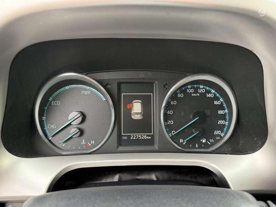 Grey Toyota RAV4 2017 in Vilnius, with an engine capacity of 2.49 L and mileage of 228 thousand km for 15600 €, photo 25 on AUTOMOTO.COM.LV