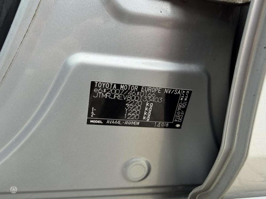 Grey Toyota RAV4 2017 in Vilnius, with an engine capacity of 2.49 L and mileage of 228 thousand km for 15600 €, photo 27 on AUTOMOTO.COM.LV