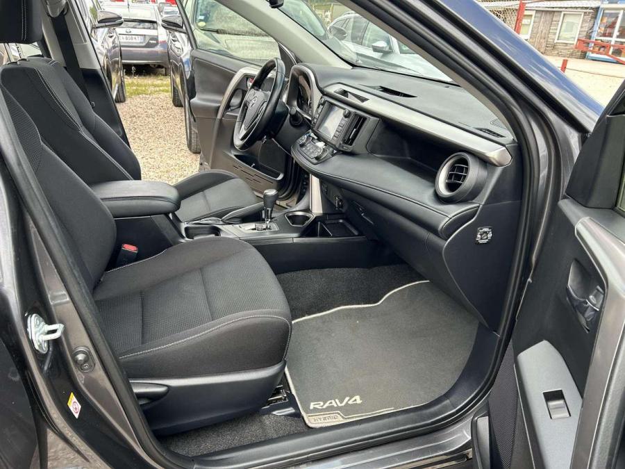 Grey Toyota RAV4 2017 in Vilnius, with an engine capacity of 2.49 L and mileage of 177 thousand km for 16300 €, photo 12 on AUTOMOTO.COM.LV