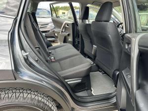 Grey Toyota RAV4 2017 in Vilnius, with an engine capacity of 2.49 L and mileage of 177 thousand km for 16300 €, photo 14 on AUTOMOTO.COM.LV