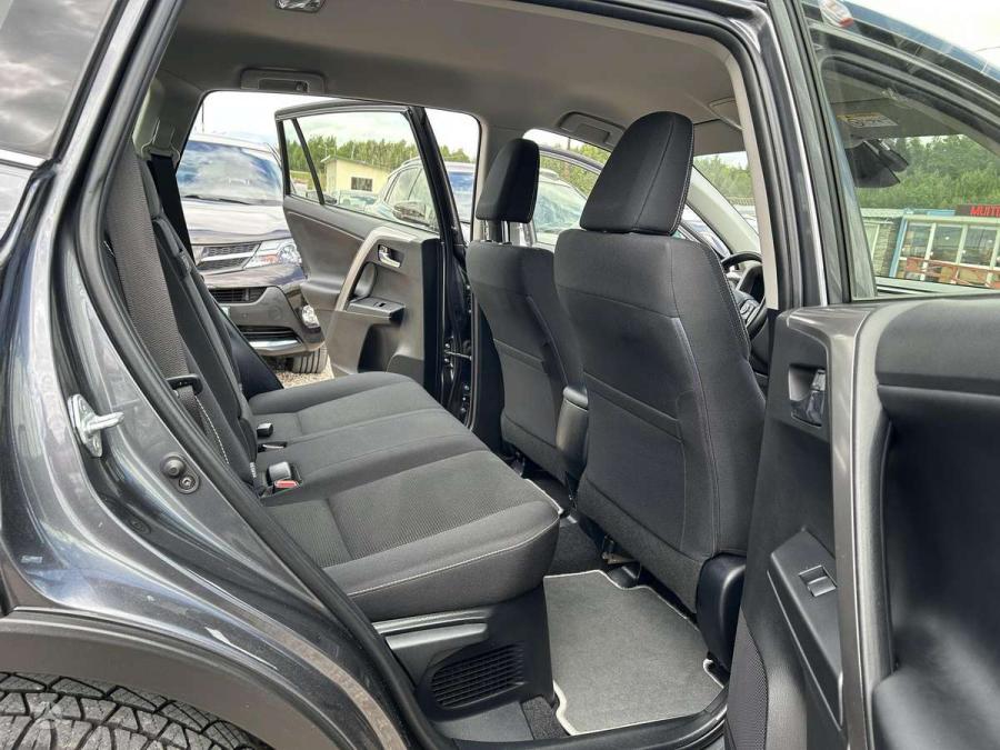 Grey Toyota RAV4 2017 in Vilnius, with an engine capacity of 2.49 L and mileage of 177 thousand km for 16300 €, photo 15 on AUTOMOTO.COM.LV