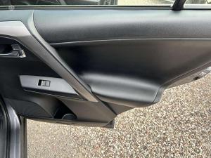 Grey Toyota RAV4 2017 in Vilnius, with an engine capacity of 2.49 L and mileage of 177 thousand km for 16300 €, photo 16 on AUTOMOTO.COM.LV