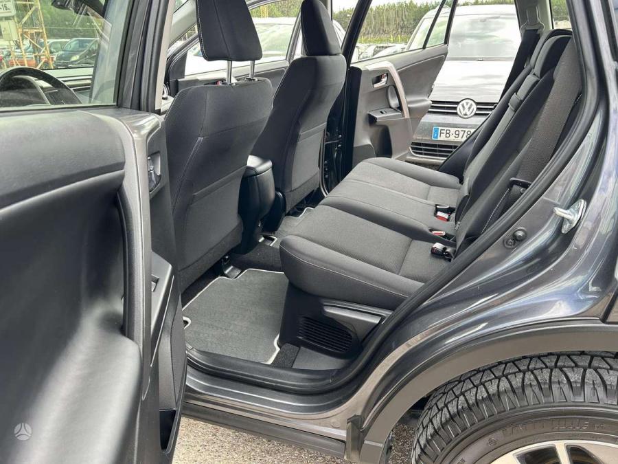 Grey Toyota RAV4 2017 in Vilnius, with an engine capacity of 2.49 L and mileage of 177 thousand km for 16300 €, photo 18 on AUTOMOTO.COM.LV
