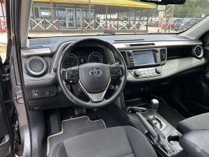 Grey Toyota RAV4 2017 in Vilnius, with an engine capacity of 2.49 L and mileage of 177 thousand km for 16300 €, photo 27 on AUTOMOTO.COM.LV