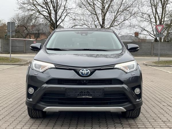 Grey Toyota RAV4 2017 in Riga, with an engine capacity of 2.50 L and mileage of 192 thousand km for 17990 €, photo 2 on AUTOMOTO.COM.LV