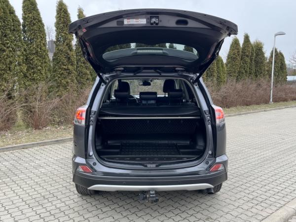 Grey Toyota RAV4 2017 in Riga, with an engine capacity of 2.50 L and mileage of 192 thousand km for 17990 €, photo 7 on AUTOMOTO.COM.LV