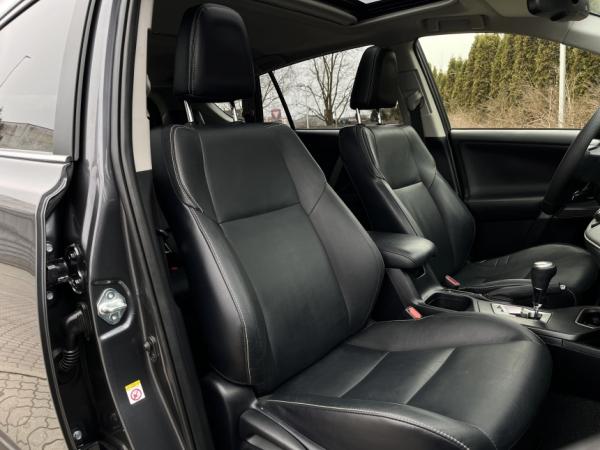 Grey Toyota RAV4 2017 in Riga, with an engine capacity of 2.50 L and mileage of 192 thousand km for 17990 €, photo 9 on AUTOMOTO.COM.LV