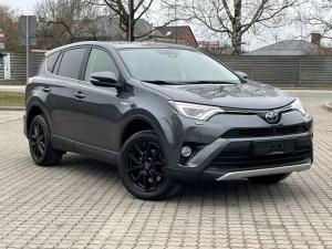 Grey Toyota RAV4 2017 in Jelgava, with an engine capacity of 2.50 L and mileage of 192 thousand km for 13790 €, photo  on AUTOMOTO.COM.LV