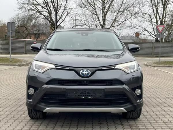 Grey Toyota RAV4 2017 in Jelgava, with an engine capacity of 2.50 L and mileage of 192 thousand km for 13790 €, photo 2 on AUTOMOTO.COM.LV