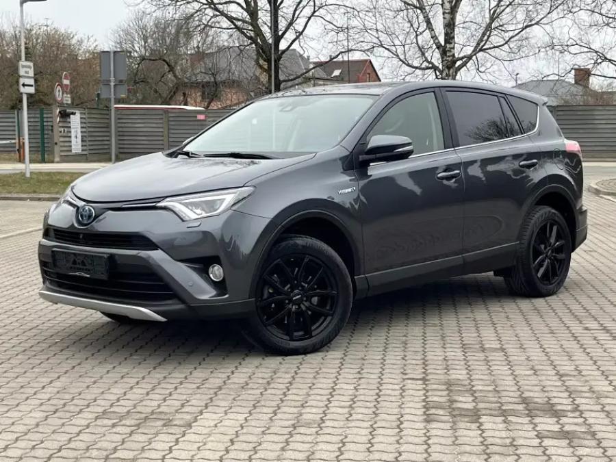 Grey Toyota RAV4 2017 in Jelgava, with an engine capacity of 2.50 L and mileage of 192 thousand km for 13790 €, photo 4 on AUTOMOTO.COM.LV