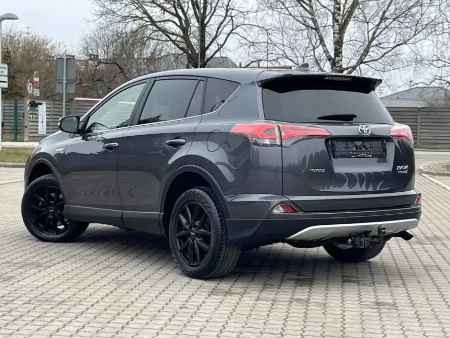 Grey Toyota RAV4 2017 in Jelgava, with an engine capacity of 2.50 L and mileage of 192 thousand km for 13790 €, photo 5 on AUTOMOTO.COM.LV