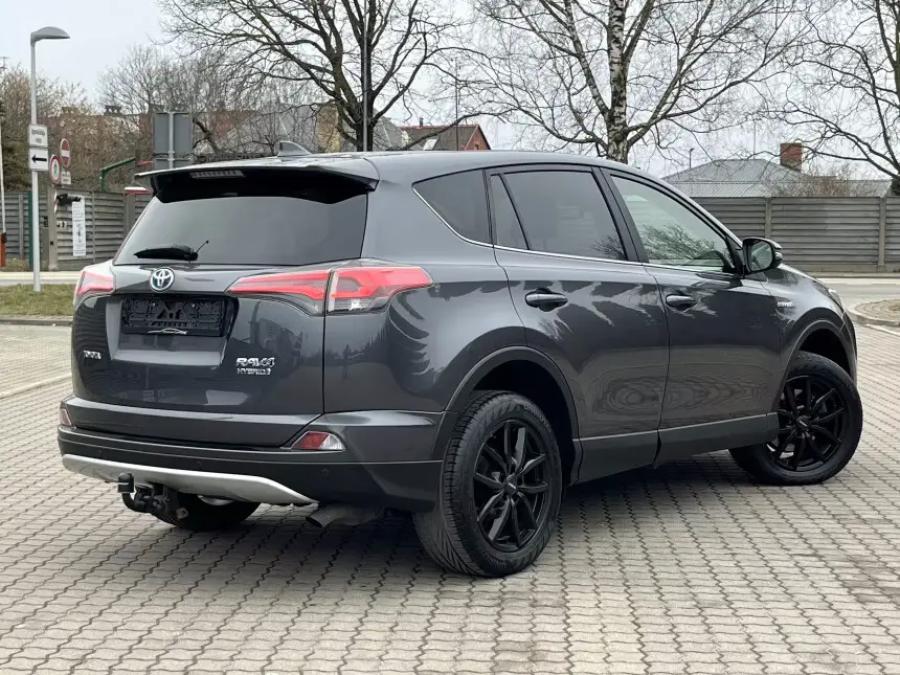Grey Toyota RAV4 2017 in Jelgava, with an engine capacity of 2.50 L and mileage of 192 thousand km for 13790 €, photo 7 on AUTOMOTO.COM.LV